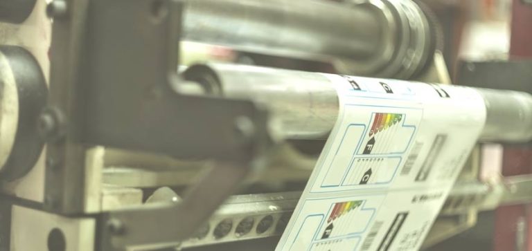 Machine de gravure, découpe et flocage textile - Agis Étiquette